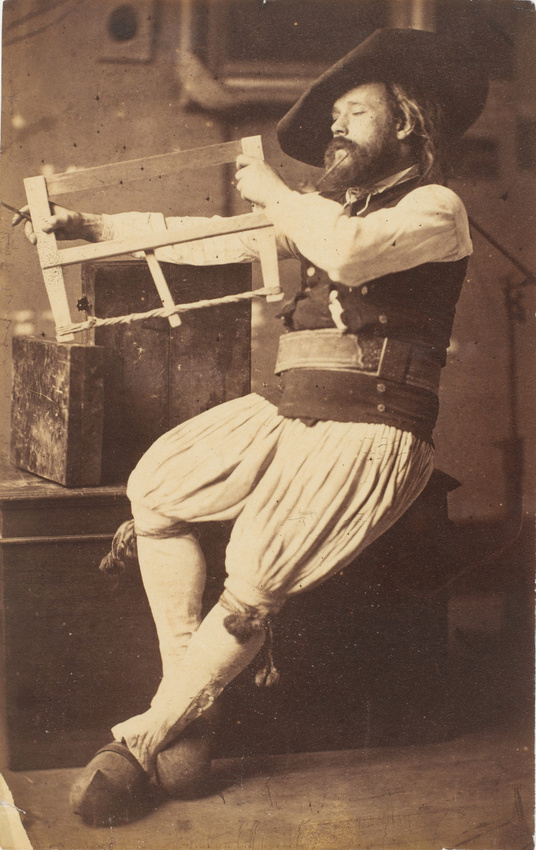 Edmond Lebel posant en costume breton - Edmond Lebel | Musée d'Orsay