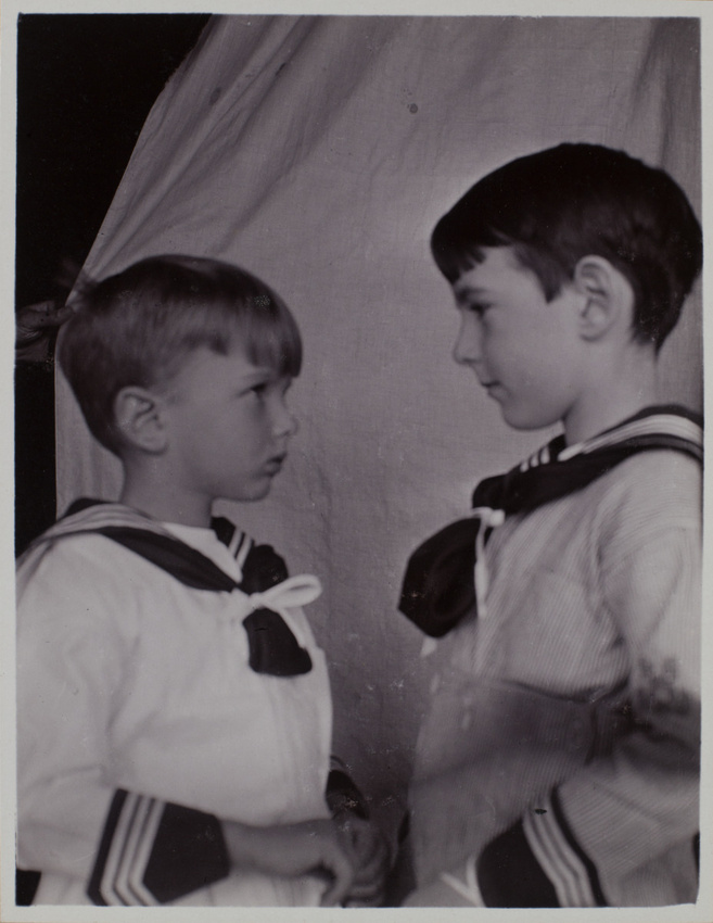 Antoine et Claude Menier face à face en costume de marin - Anonyme ...