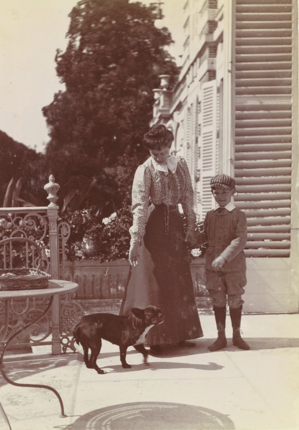 Madame Menier, Jacques Menier et son chien - Anonyme | Musée d'Orsay