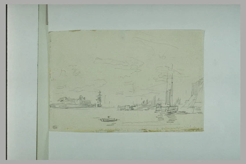 Navires dans une rade ; au fond, un chenal où est engagé un voilier ...