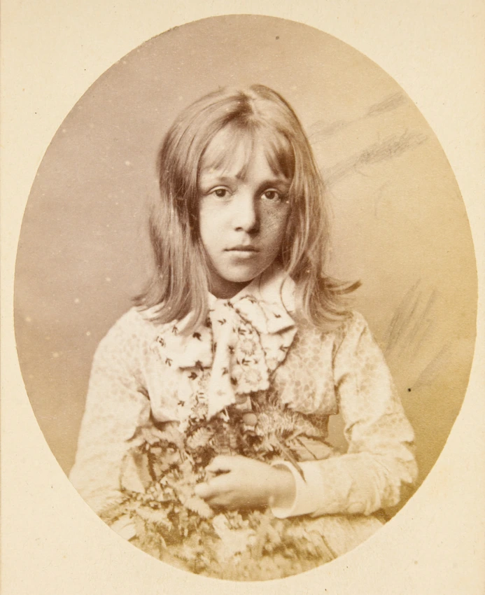 Anna Alma-Tadema, à l'âge de dix ans, de face - Robert Faulkner | Musée ...