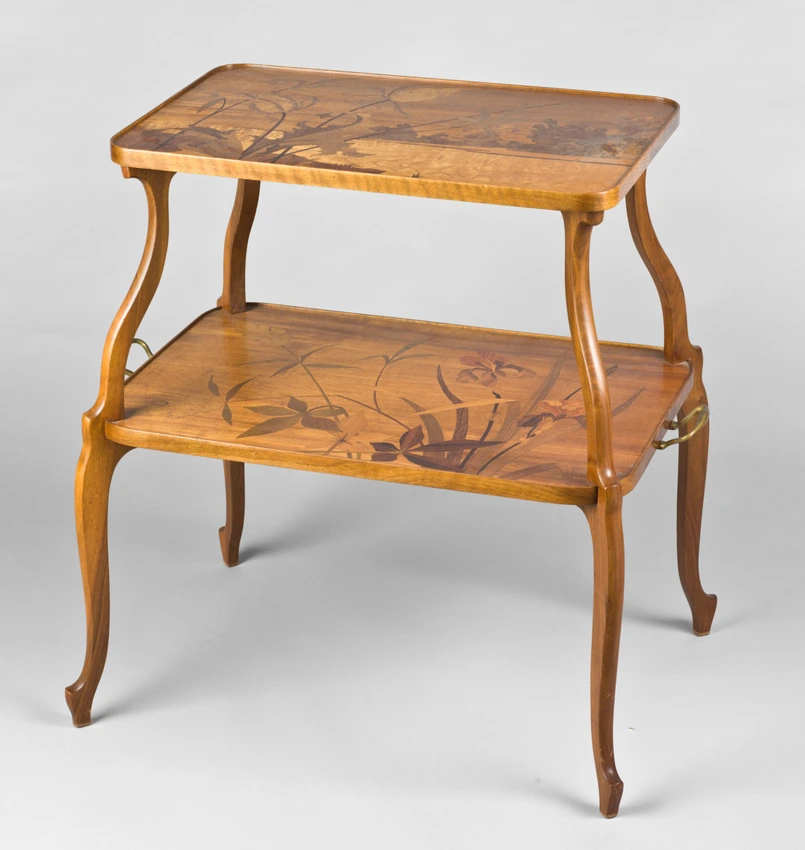 Table à thé à deux plateaux rectangulaires, décor de fleurs de chardons ...