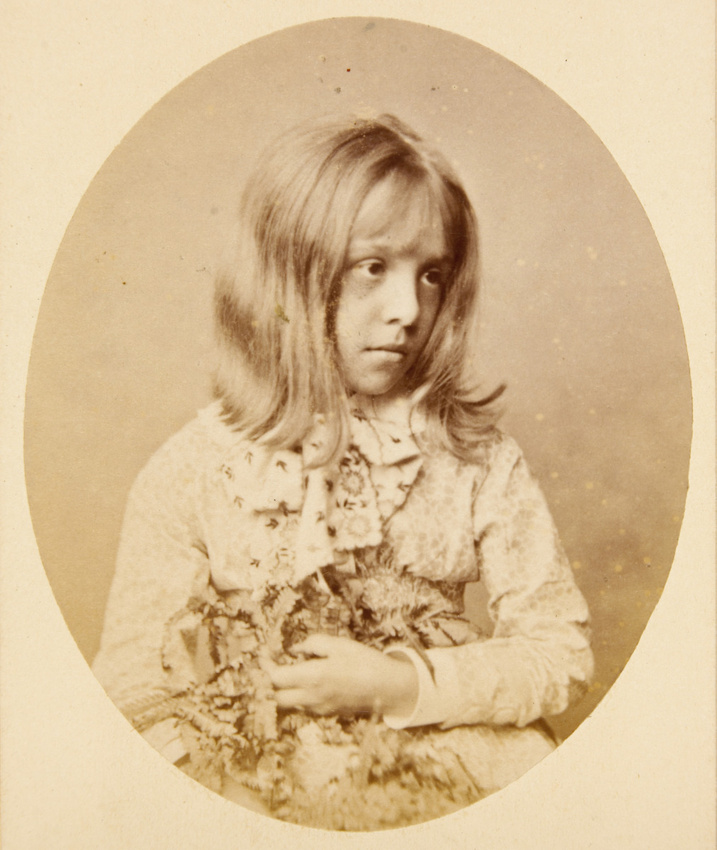 Anna Alma-Tadema, à l'âge de dix ans, de trois-quarts - Robert Faulkner ...