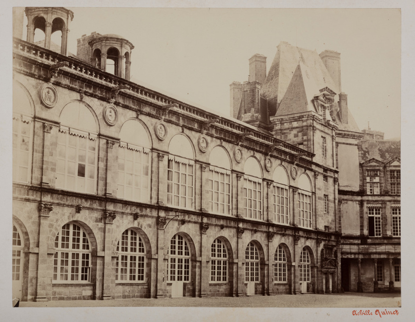 Vue de la galerie de François 1er du Château de Fontainebleau - Achille ...