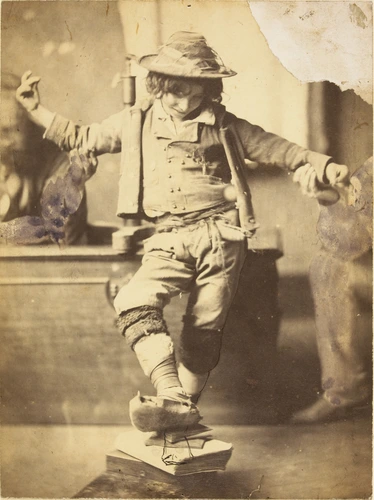 Garçon vêtu à l'italienne posant en danseur de tarentelle - Edmond ...