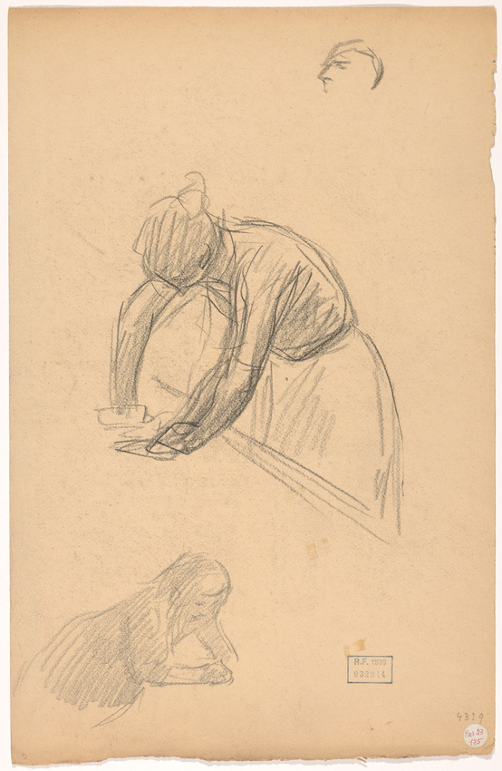 Repasseuse penchée en avant sur une table, silhouette de jeune femme et ...