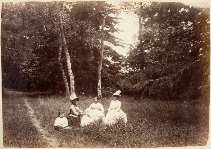 Madron : quatre jeunes filles assises dans l'herbe - Anonyme | Musée d ...