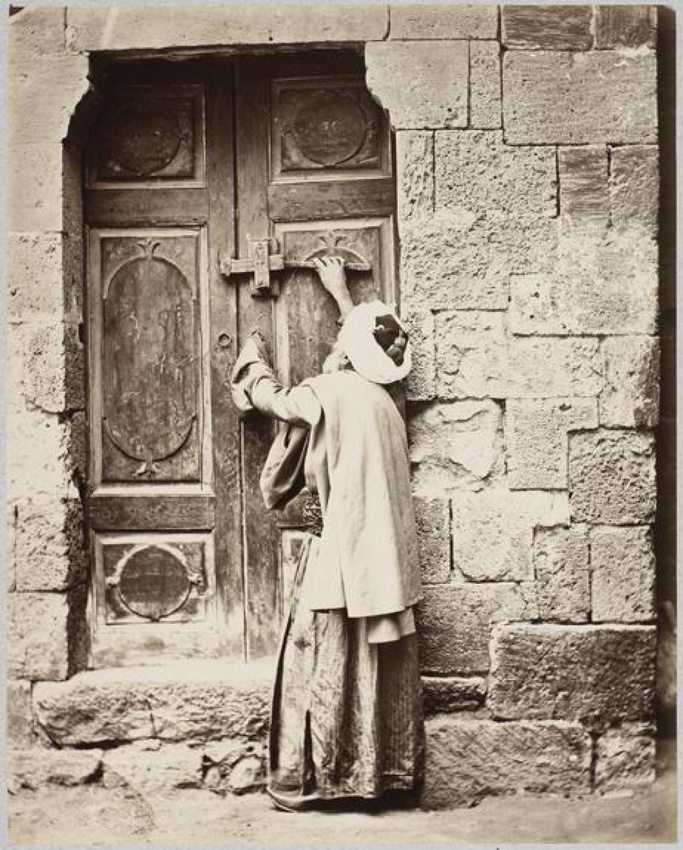 Homme fermant la porte d'une maison - Emile Béchard | Musée d'Orsay