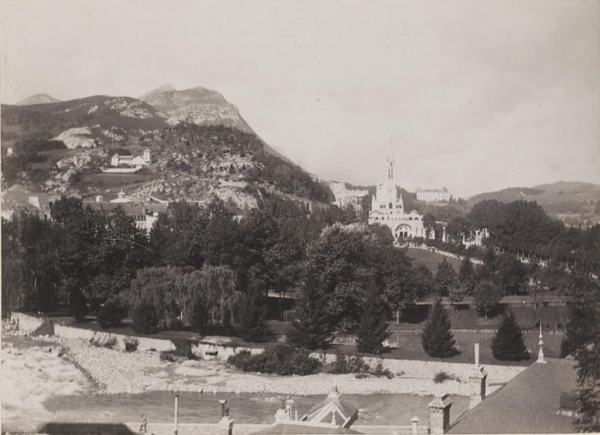 Lourdes, la basilique et le calvaire - Anonyme | Musée d'Orsay