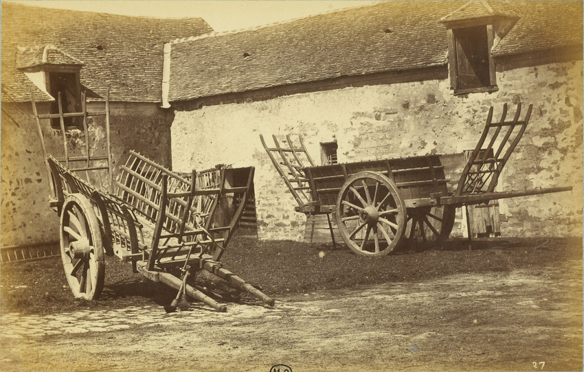 Deux charrettes à foin dans une cour de ferme - Constant Alexandre ...