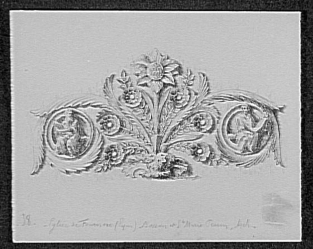 Motif décoratif en relief à décor de palmette flanquée de deux volutes ...