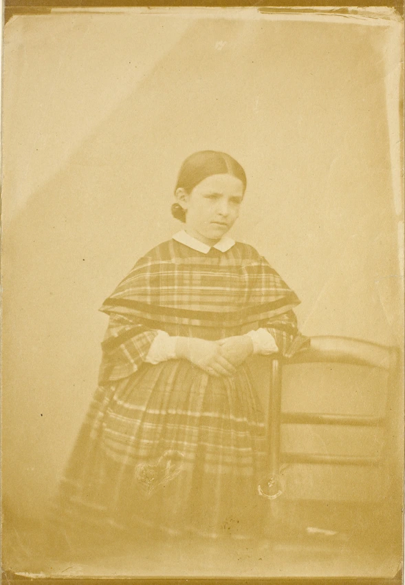 Hélène Delahaye accoudé à une chaise - Charles Hippolyte Delahaye ...