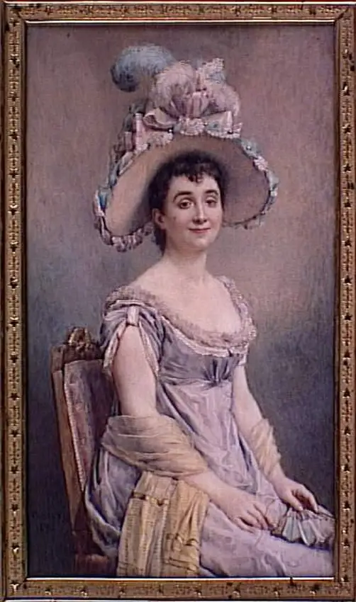 Femme Assise Sur Une Chaise Tenant Un éventail Sur Ses Genoux