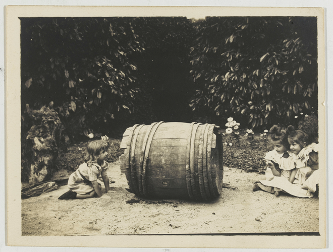 Anne-Marie, Madeleine et François Boëlle, neveux du photographe ...
