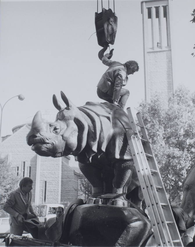Transport des oeuvres de l'ancien Trocadéro tranférées porte de Saint ...