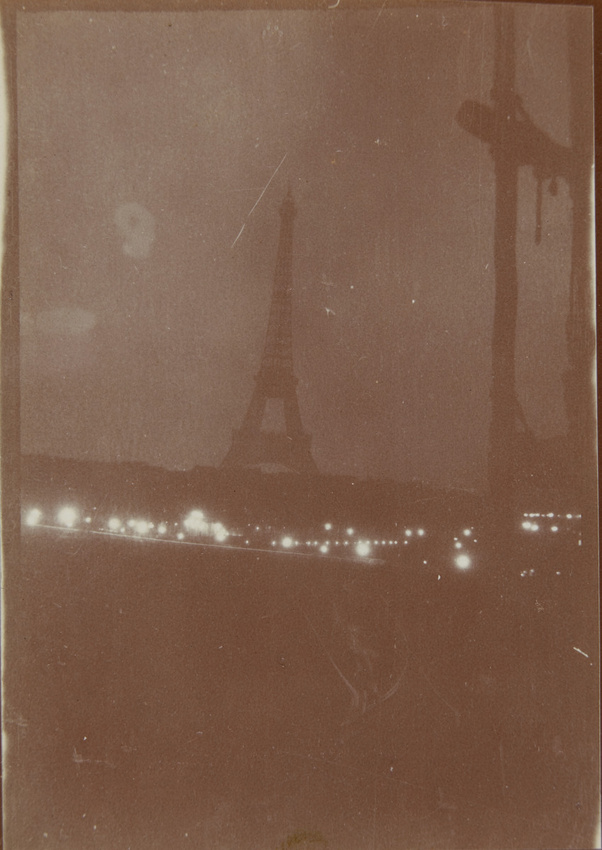 Paris, la tour Eiffel le soir - René Lalique | Musée d'Orsay